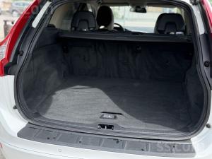 Balts Volvo XC60 2011 Rīga, ar dzinēja tilpumu 2.40 L un nobraukumu 310 tūkst. km par 9950 €, foto 18 vietnē AUTOMOTO.COM.LV
