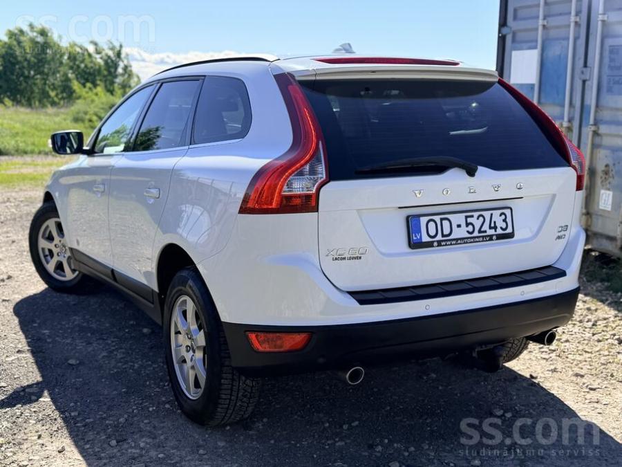 Balts Volvo XC60 2011 Rīga, ar dzinēja tilpumu 2.40 L un nobraukumu 298 tūkst. km par 9995 €, foto 3 vietnē AUTOMOTO.COM.LV