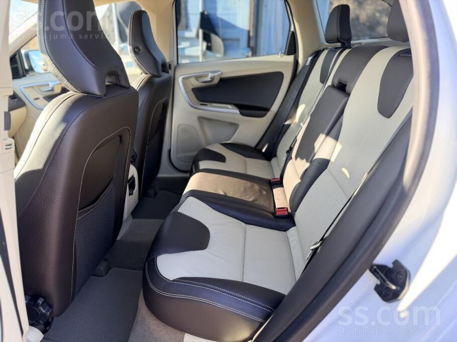 Balts Volvo XC60 2011 Rīga, ar dzinēja tilpumu 2.40 L un nobraukumu 298 tūkst. km par 9995 €, foto 8 vietnē AUTOMOTO.COM.LV