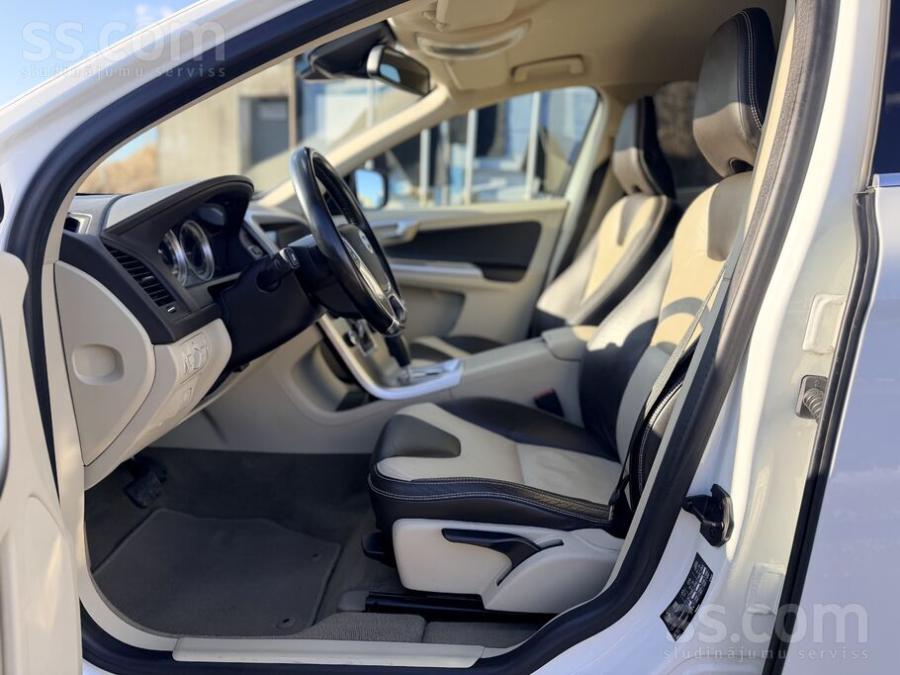 Balts Volvo XC60 2011 Rīga, ar dzinēja tilpumu 2.40 L un nobraukumu 298 tūkst. km par 9995 €, foto 11 vietnē AUTOMOTO.COM.LV