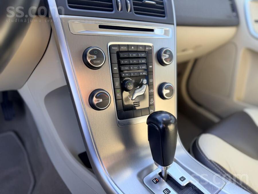 Balts Volvo XC60 2011 Rīga, ar dzinēja tilpumu 2.40 L un nobraukumu 298 tūkst. km par 9995 €, foto 13 vietnē AUTOMOTO.COM.LV
