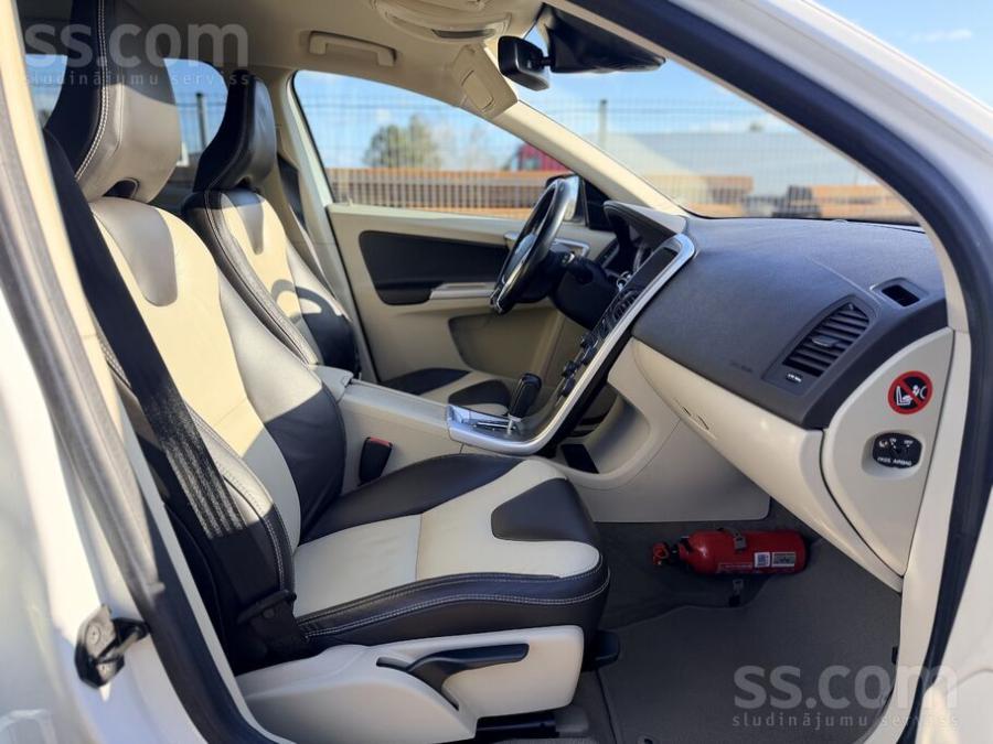 Balts Volvo XC60 2011 Rīga, ar dzinēja tilpumu 2.40 L un nobraukumu 298 tūkst. km par 9995 €, foto 16 vietnē AUTOMOTO.COM.LV
