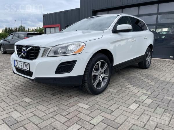Balts Volvo XC60 2011 Ogre, ar dzinēja tilpumu 2.00 L un nobraukumu 0 tūkst. km par 9970 €, foto 1 vietnē AUTOMOTO.COM.LV