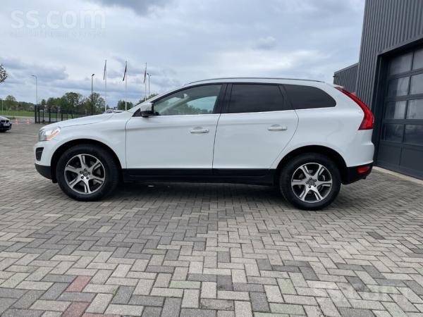 Balts Volvo XC60 2011 Ogre, ar dzinēja tilpumu 2.00 L un nobraukumu 0 tūkst. km par 9970 €, foto 2 vietnē AUTOMOTO.COM.LV