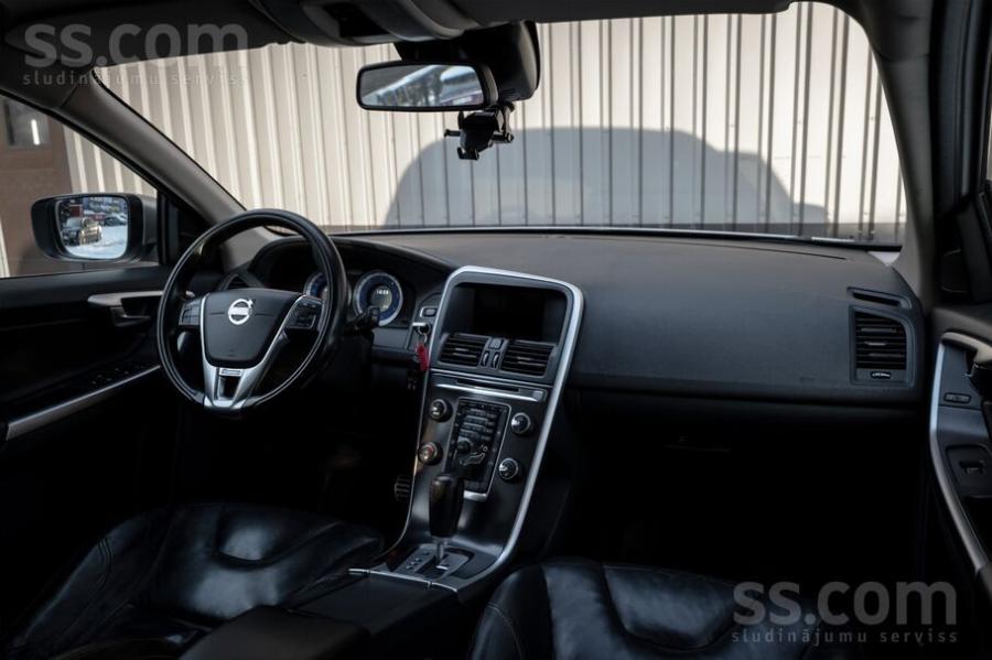 Balts Volvo XC60 2011 Tukums, ar dzinēja tilpumu 2.00 L un nobraukumu 324 tūkst. km par 7950 €, foto 9 vietnē AUTOMOTO.COM.LV