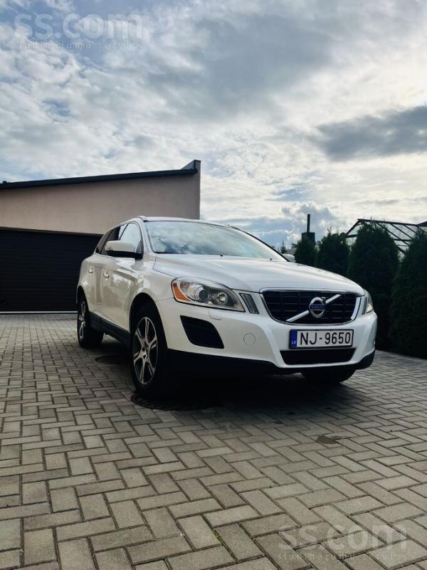 Balts Volvo XC60 2011 Daugavpils, ar dzinēja tilpumu 2.40 L un nobraukumu 364 tūkst. km par 9700 €, foto 2 vietnē AUTOMOTO.COM.LV