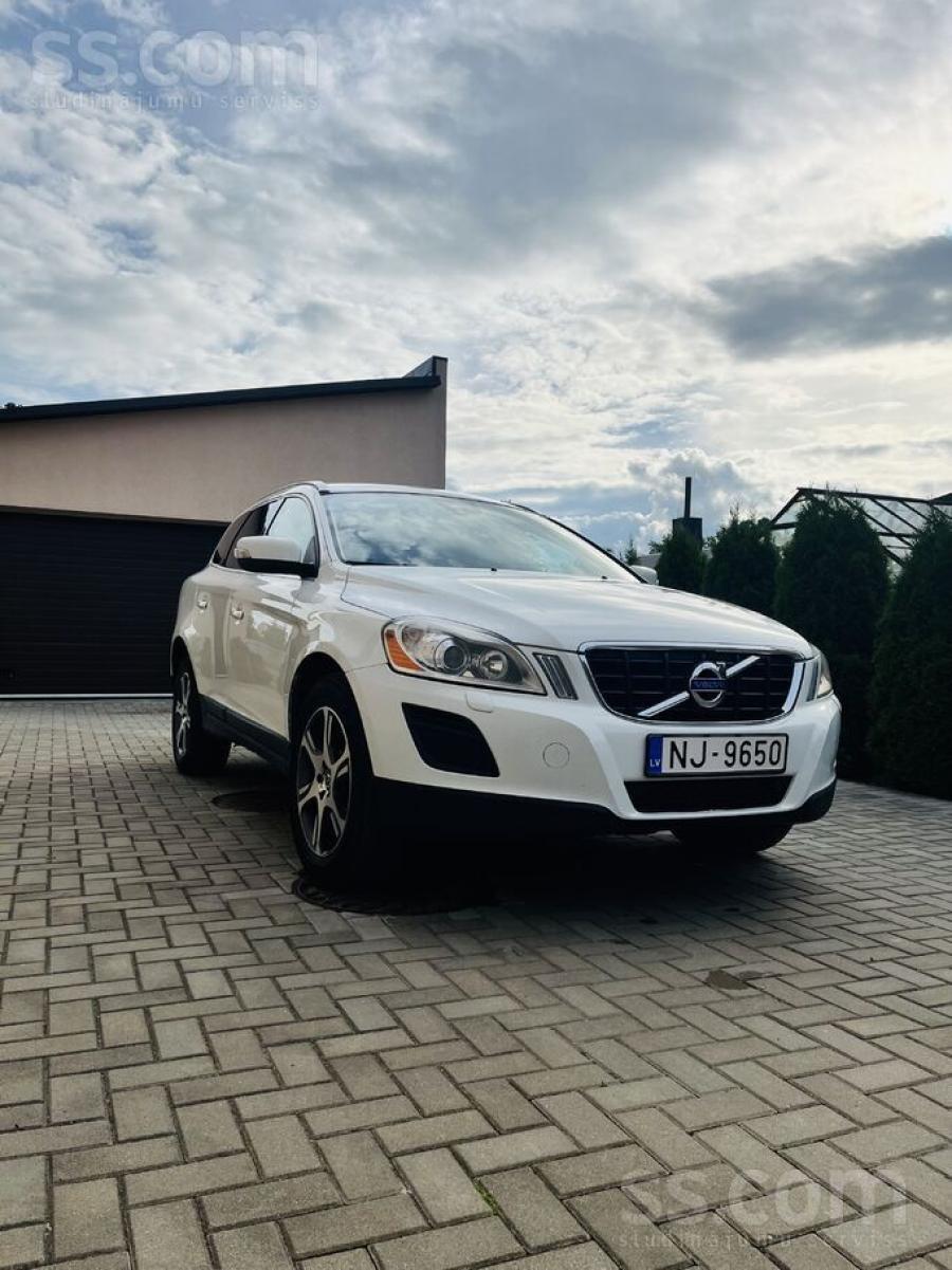 Balts Volvo XC60 2011 Daugavpils, ar dzinēja tilpumu 2.40 L un nobraukumu 364 tūkst. km par 9700 €, foto 3 vietnē AUTOMOTO.COM.LV