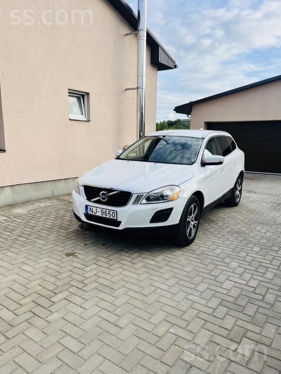 Balts Volvo XC60 2011 Daugavpils, ar dzinēja tilpumu 2.40 L un nobraukumu 364 tūkst. km par 9700 €, foto 4 vietnē AUTOMOTO.COM.LV