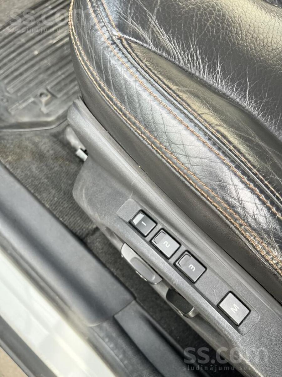 Balts Volvo XC60 2011 Daugavpils, ar dzinēja tilpumu 2.40 L un nobraukumu 364 tūkst. km par 9700 €, foto 11 vietnē AUTOMOTO.COM.LV
