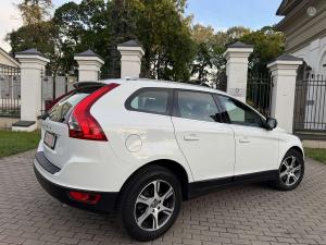 White Volvo XC60 2011 in Vilnius, with an engine capacity of 2.40 L and mileage of 292 thousand km for 9950 €, photo 3 on AUTOMOTO.COM.LV