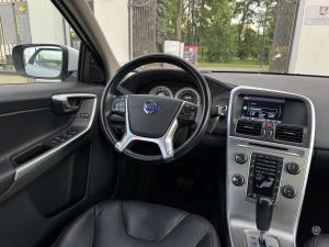White Volvo XC60 2011 in Vilnius, with an engine capacity of 2.40 L and mileage of 292 thousand km for 9950 €, photo 16 on AUTOMOTO.COM.LV