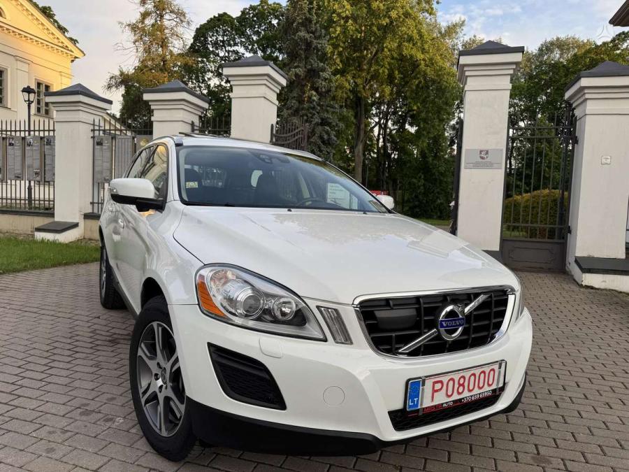 White Volvo XC60 2011 in Vilnius, with an engine capacity of 2.40 L and mileage of 292 thousand km for 9950 €, photo 20 on AUTOMOTO.COM.LV