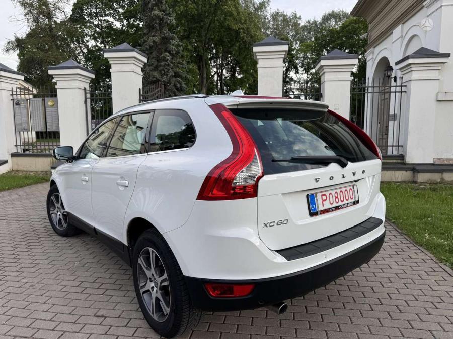 White Volvo XC60 2011 in Vilnius, with an engine capacity of 2.40 L and mileage of 292 thousand km for 9950 €, photo 24 on AUTOMOTO.COM.LV