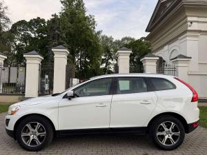 White Volvo XC60 2011 in Vilnius, with an engine capacity of 2.40 L and mileage of 292 thousand km for 9950 €, photo 26 on AUTOMOTO.COM.LV