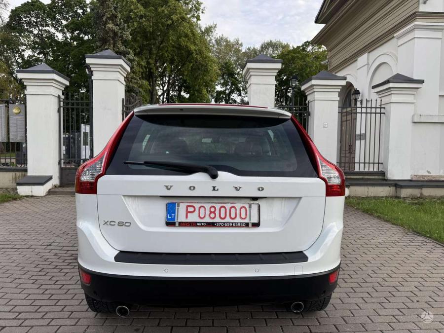 White Volvo XC60 2011 in Vilnius, with an engine capacity of 2.40 L and mileage of 292 thousand km for 9950 €, photo 28 on AUTOMOTO.COM.LV