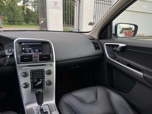 White Volvo XC60 2011 in Vilnius, with an engine capacity of 2.40 L and mileage of 292 thousand km for 9950 €, photo 32 on AUTOMOTO.COM.LV