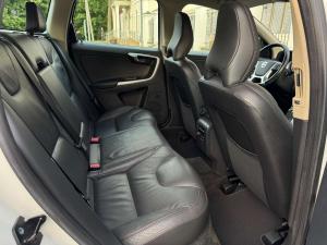 White Volvo XC60 2011 in Vilnius, with an engine capacity of 2.40 L and mileage of 292 thousand km for 9950 €, photo 36 on AUTOMOTO.COM.LV
