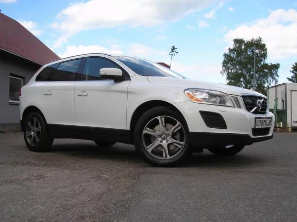 White Volvo XC60 2011 in Sigulda, with an engine capacity of 2.40 L and mileage of 315 thousand km for 9650 €, photo 2 on AUTOMOTO.COM.LV