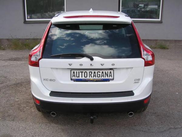 White Volvo XC60 2011 in Sigulda, with an engine capacity of 2.40 L and mileage of 315 thousand km for 9650 €, photo 6 on AUTOMOTO.COM.LV