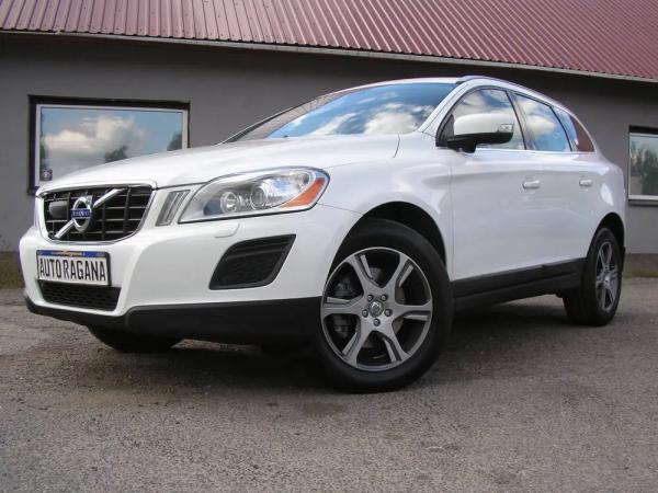 White Volvo XC60 2011 in Sigulda, with an engine capacity of 2.40 L and mileage of 315 thousand km for 9650 €, photo 9 on AUTOMOTO.COM.LV
