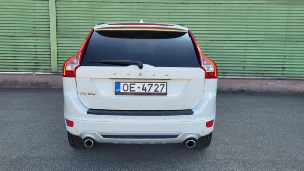 Balts Volvo XC60 2011 Rīga, ar dzinēja tilpumu 2.40 L un nobraukumu 214 tūkst. km par 10700 €, foto 4 vietnē AUTOMOTO.COM.LV