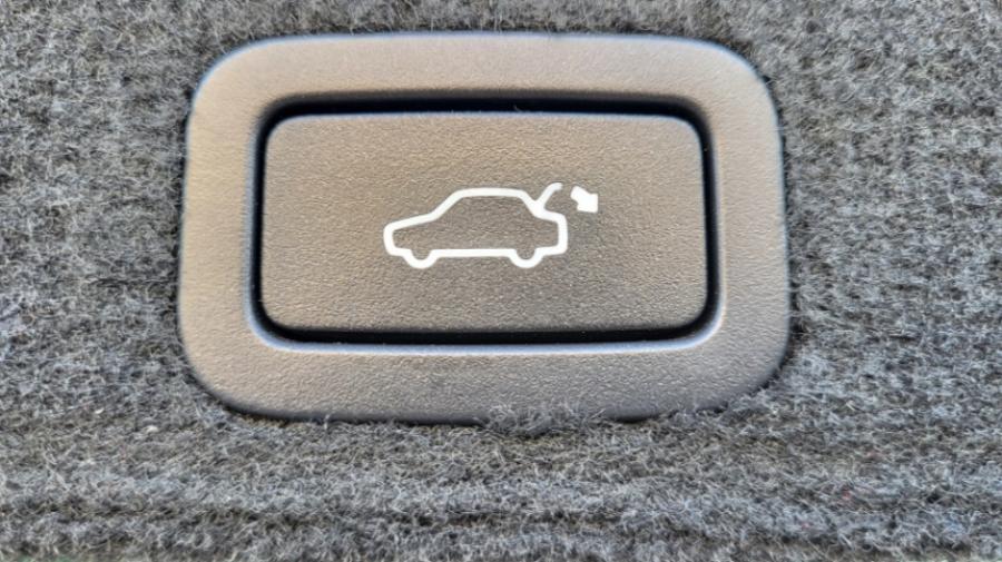 Balts Volvo XC60 2011 Rīga, ar dzinēja tilpumu 2.40 L un nobraukumu 214 tūkst. km par 10700 €, foto 7 vietnē AUTOMOTO.COM.LV