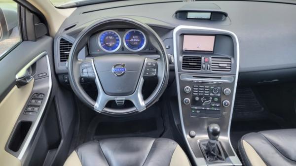 Balts Volvo XC60 2011 Rīga, ar dzinēja tilpumu 2.40 L un nobraukumu 214 tūkst. km par 10700 €, foto 7 vietnē AUTOMOTO.COM.LV
