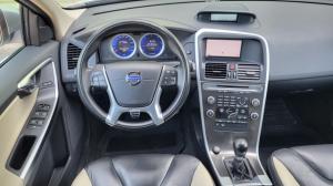 Balts Volvo XC60 2011 Rīga, ar dzinēja tilpumu 2.40 L un nobraukumu 214 tūkst. km par 10700 €, foto 8 vietnē AUTOMOTO.COM.LV