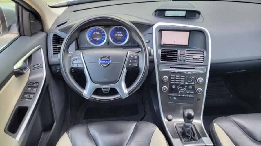 Balts Volvo XC60 2011 Rīga, ar dzinēja tilpumu 2.40 L un nobraukumu 214 tūkst. km par 10700 €, foto 8 vietnē AUTOMOTO.COM.LV