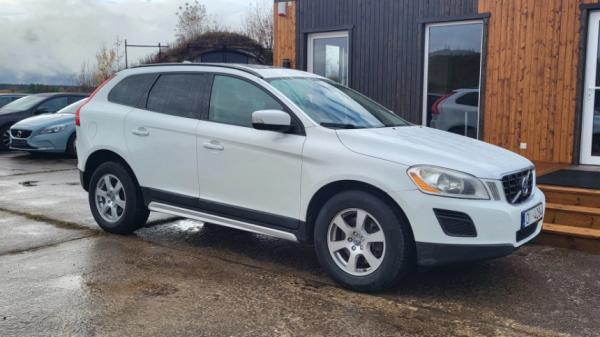 Balts Volvo XC60 2011 Rīga, ar dzinēja tilpumu 2.00 L un nobraukumu 265 tūkst. km par 11300 €, foto 1 vietnē AUTOMOTO.COM.LV
