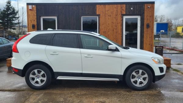 Balts Volvo XC60 2011 Rīga, ar dzinēja tilpumu 2.00 L un nobraukumu 265 tūkst. km par 11300 €, foto 6 vietnē AUTOMOTO.COM.LV
