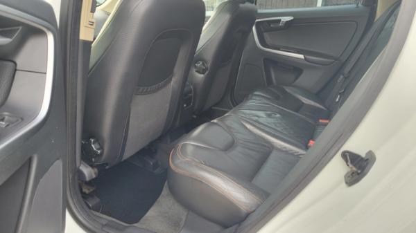 White Volvo XC60 2011 in Riga, with an engine capacity of 2.00 L and mileage of 265 thousand km for 11300 €, photo 2 on AUTOMOTO.COM.LV