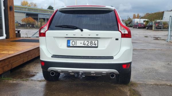 White Volvo XC60 2011 in Riga, with an engine capacity of 2.00 L and mileage of 265 thousand km for 11300 €, photo 7 on AUTOMOTO.COM.LV