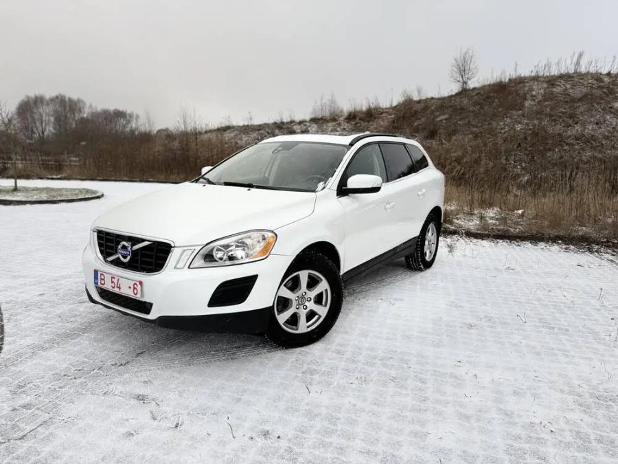 White Volvo XC60 2011 in Riga, with an engine capacity of 2.00 L and mileage of 241 thousand km for 7600 €, photo 1 on AUTOMOTO.COM.LV