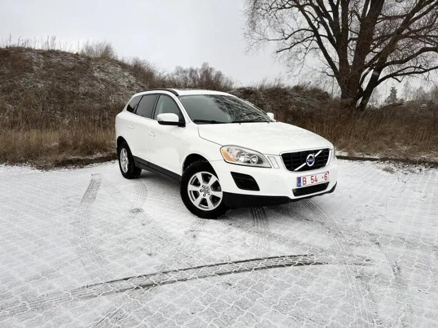 White Volvo XC60 2011 in Riga, with an engine capacity of 2.00 L and mileage of 241 thousand km for 7600 €, photo 3 on AUTOMOTO.COM.LV