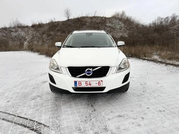 Balts Volvo XC60 2011 Rīga, ar dzinēja tilpumu 2.00 L un nobraukumu 241 tūkst. km par 7600 €, foto 3 vietnē AUTOMOTO.COM.LV