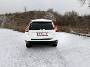 White Volvo XC60 2011 in Riga, with an engine capacity of 2.00 L and mileage of 241 thousand km for 7600 €, photo 6 on AUTOMOTO.COM.LV