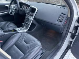 White Volvo XC60 2011 in Riga, with an engine capacity of 2.00 L and mileage of 241 thousand km for 7600 €, photo 10 on AUTOMOTO.COM.LV