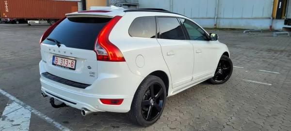 Balts Volvo XC60 2011 Rīga, ar dzinēja tilpumu 2.40 L un nobraukumu 196 tūkst. km par 11990 €, foto 4 vietnē AUTOMOTO.COM.LV