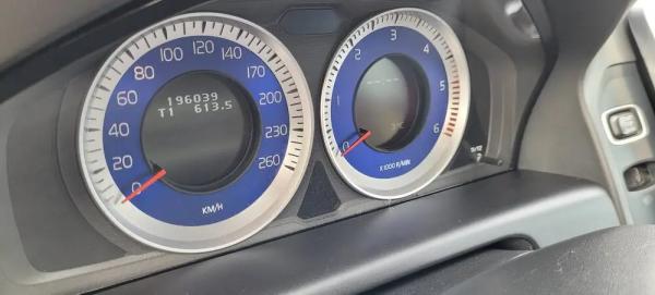 Balts Volvo XC60 2011 Rīga, ar dzinēja tilpumu 2.40 L un nobraukumu 196 tūkst. km par 11990 €, foto 9 vietnē AUTOMOTO.COM.LV