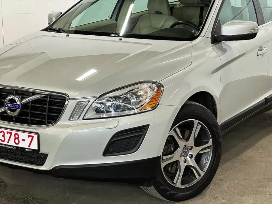 Balts Volvo XC60 2011 Jūrmala, ar dzinēja tilpumu 2.00 L un nobraukumu 203 tūkst. km par 10490 €, foto 3 vietnē AUTOMOTO.COM.LV