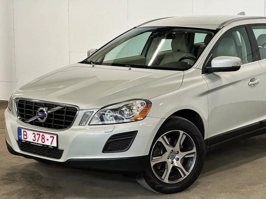 Balts Volvo XC60 2011 Jūrmala, ar dzinēja tilpumu 2.00 L un nobraukumu 203 tūkst. km par 10490 €, foto 4 vietnē AUTOMOTO.COM.LV