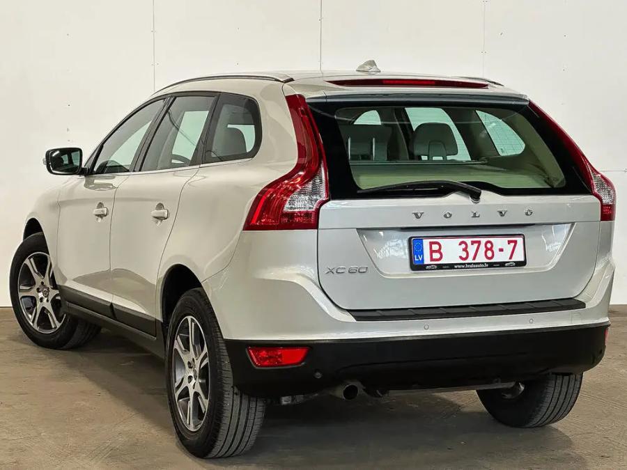Balts Volvo XC60 2011 Jūrmala, ar dzinēja tilpumu 2.00 L un nobraukumu 203 tūkst. km par 10490 €, foto 8 vietnē AUTOMOTO.COM.LV