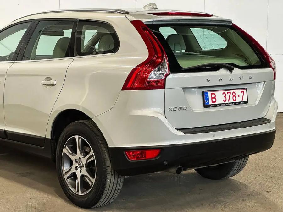 Balts Volvo XC60 2011 Jūrmala, ar dzinēja tilpumu 2.00 L un nobraukumu 203 tūkst. km par 10490 €, foto 9 vietnē AUTOMOTO.COM.LV