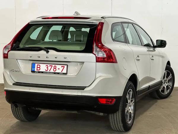 White Volvo XC60 2011 in Jurmala, with an engine capacity of 2.00 L and mileage of 203 thousand km for 10490 €, photo 9 on AUTOMOTO.COM.LV