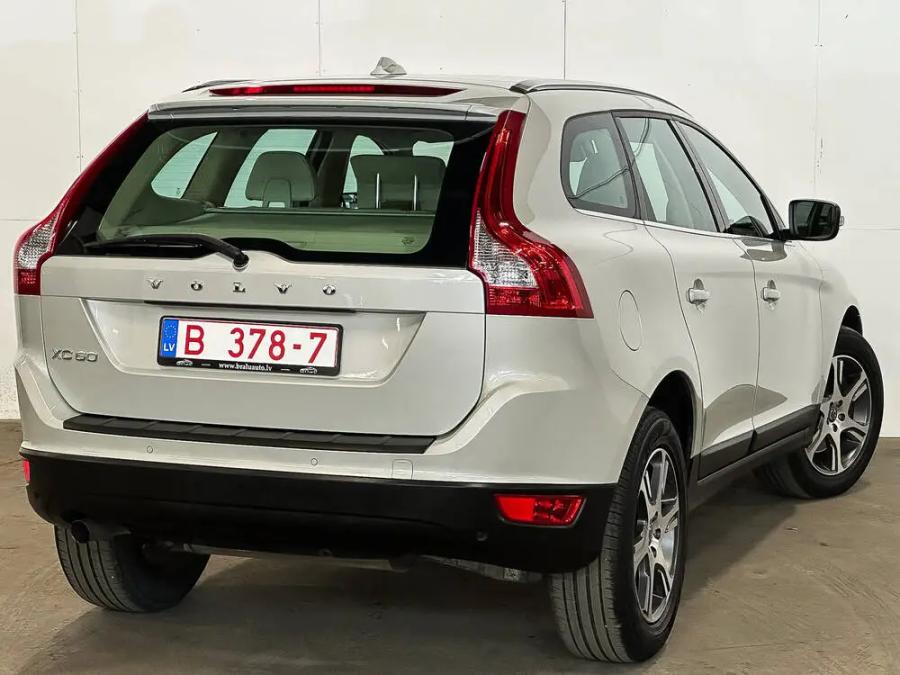 Balts Volvo XC60 2011 Jūrmala, ar dzinēja tilpumu 2.00 L un nobraukumu 203 tūkst. km par 10490 €, foto 10 vietnē AUTOMOTO.COM.LV