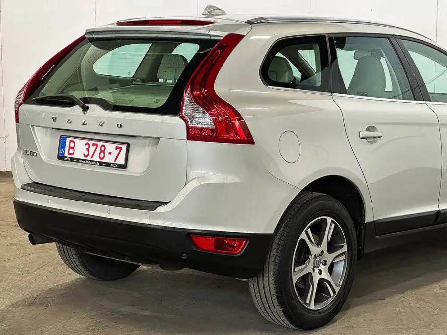 Balts Volvo XC60 2011 Jūrmala, ar dzinēja tilpumu 2.00 L un nobraukumu 203 tūkst. km par 10490 €, foto 11 vietnē AUTOMOTO.COM.LV