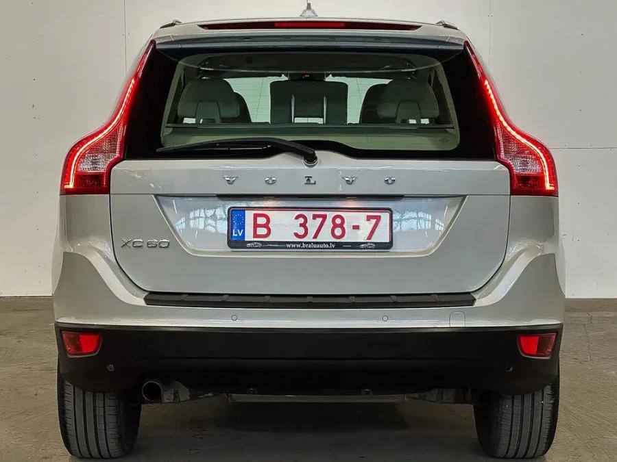 Balts Volvo XC60 2011 Jūrmala, ar dzinēja tilpumu 2.00 L un nobraukumu 203 tūkst. km par 10490 €, foto 12 vietnē AUTOMOTO.COM.LV