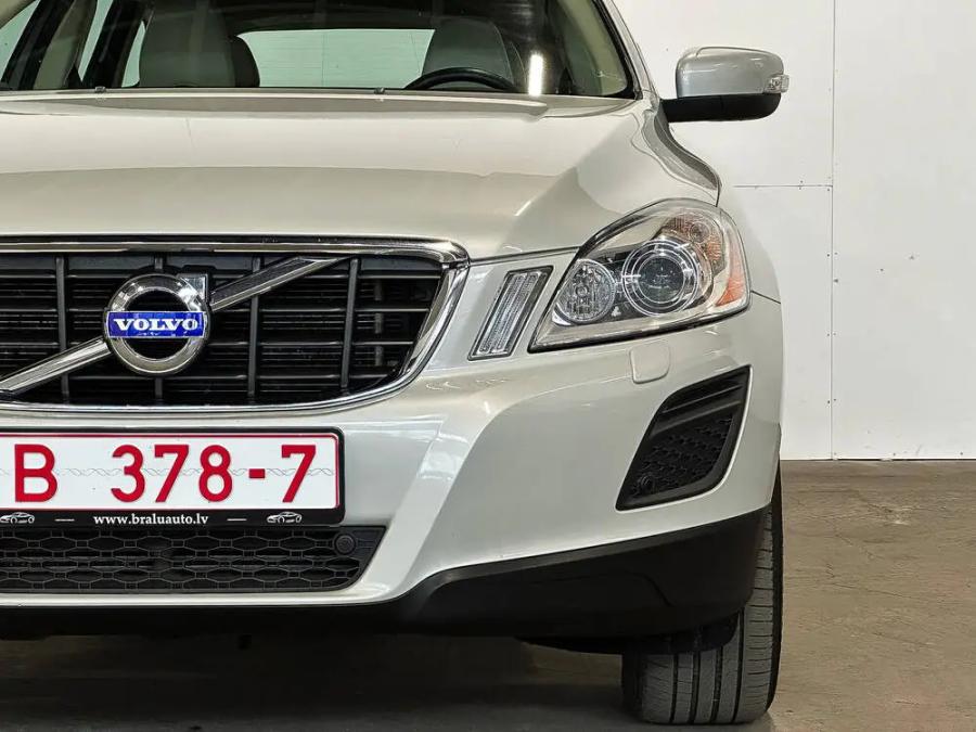 Balts Volvo XC60 2011 Jūrmala, ar dzinēja tilpumu 2.00 L un nobraukumu 203 tūkst. km par 10490 €, foto 14 vietnē AUTOMOTO.COM.LV