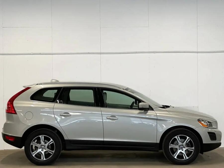Balts Volvo XC60 2011 Jūrmala, ar dzinēja tilpumu 2.00 L un nobraukumu 203 tūkst. km par 10490 €, foto 15 vietnē AUTOMOTO.COM.LV